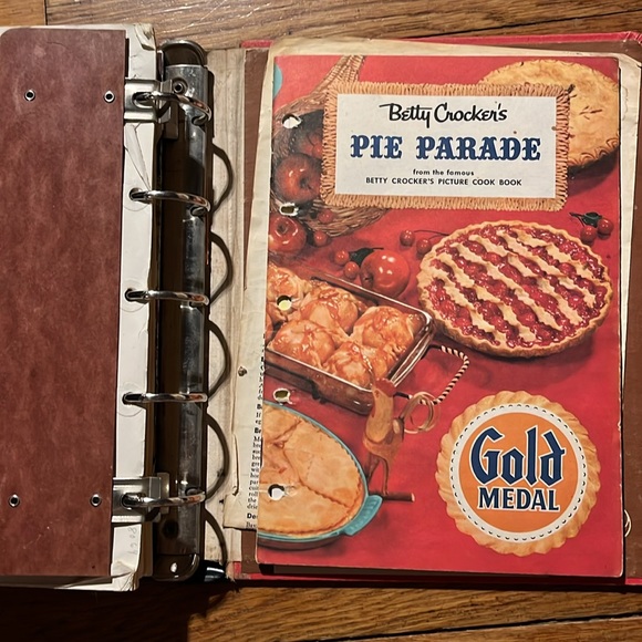 Betty Crocker | Kitchen | Betty Crockers Picture Cookbook And Betty ...